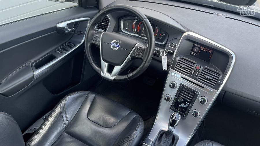 Black Volvo XC60 2017 in Marijampole, with an engine capacity of 2.40 L and mileage of 280 thousand km for 14990 €, photo 10 on AUTOMOTO.COM.LV