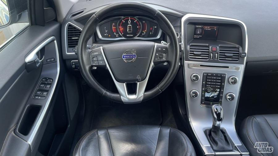 Black Volvo XC60 2017 in Marijampole, with an engine capacity of 2.40 L and mileage of 280 thousand km for 14990 €, photo 11 on AUTOMOTO.COM.LV