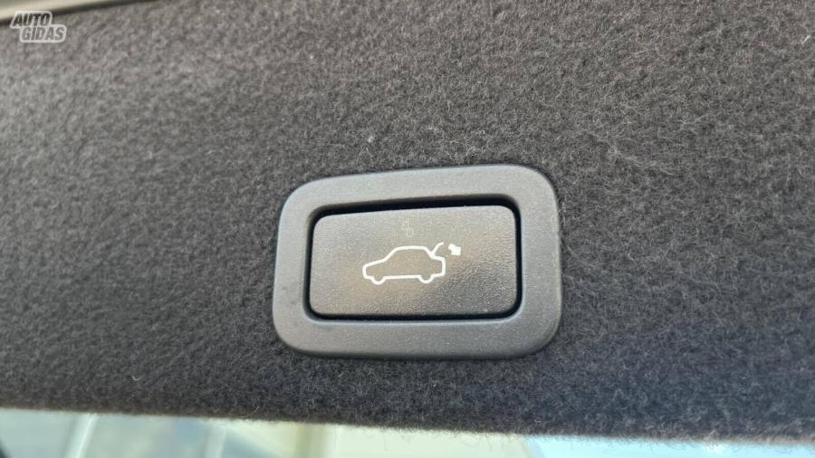 Black Volvo XC60 2017 in Marijampole, with an engine capacity of 2.40 L and mileage of 280 thousand km for 14990 €, photo 15 on AUTOMOTO.COM.LV