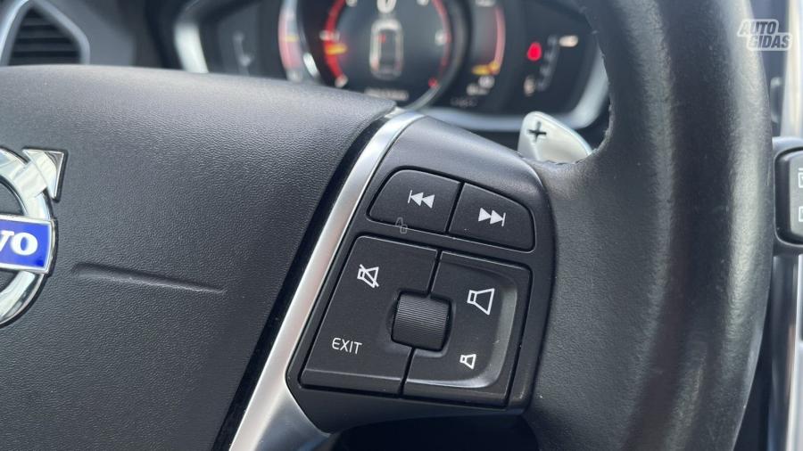 Black Volvo XC60 2017 in Marijampole, with an engine capacity of 2.40 L and mileage of 280 thousand km for 14990 €, photo 17 on AUTOMOTO.COM.LV