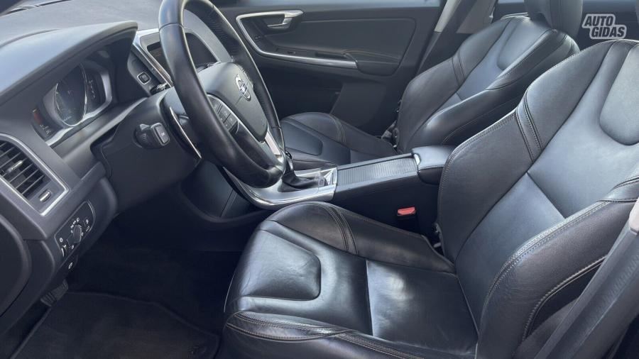 Black Volvo XC60 2017 in Marijampole, with an engine capacity of 2.40 L and mileage of 280 thousand km for 14990 €, photo 19 on AUTOMOTO.COM.LV