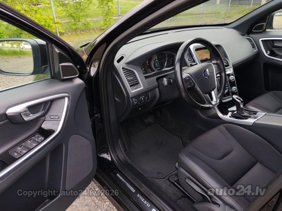 Black Volvo XC60 2017 in Tallinn, with an engine capacity of 2.40 L and mileage of 170 thousand km for 15999 €, photo 11 on AUTOMOTO.COM.LV