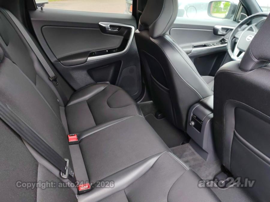 Black Volvo XC60 2017 in Tallinn, with an engine capacity of 2.40 L and mileage of 170 thousand km for 15999 €, photo 13 on AUTOMOTO.COM.LV