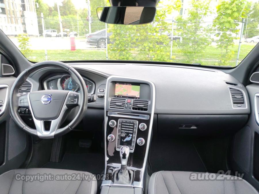 Black Volvo XC60 2017 in Tallinn, with an engine capacity of 2.40 L and mileage of 170 thousand km for 15999 €, photo 15 on AUTOMOTO.COM.LV