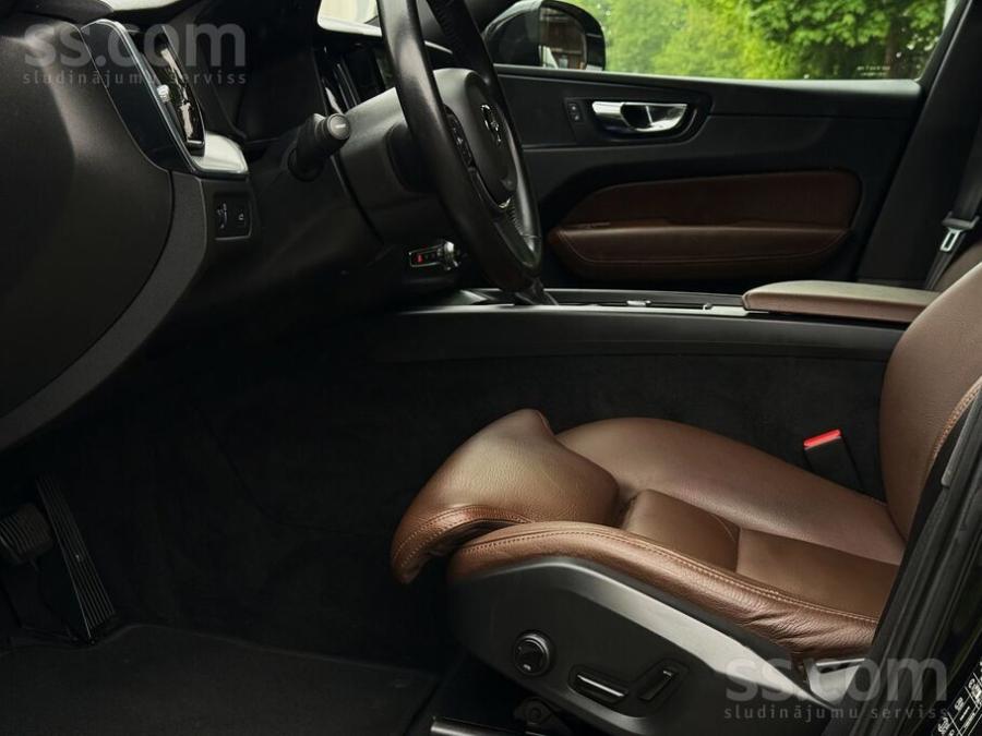 Melns Volvo XC60 2017 Jelgava, ar dzinēja tilpumu 2.00 L un nobraukumu 0 tūkst. km par 19700 €, foto 16 vietnē AUTOMOTO.COM.LV