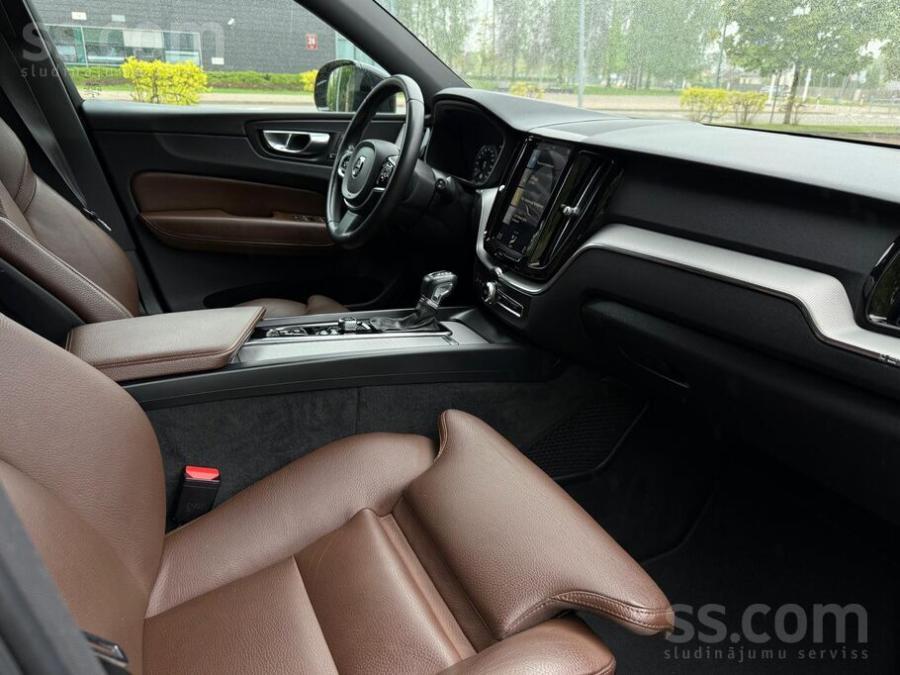 Melns Volvo XC60 2017 Jelgava, ar dzinēja tilpumu 2.00 L un nobraukumu 0 tūkst. km par 19700 €, foto 23 vietnē AUTOMOTO.COM.LV