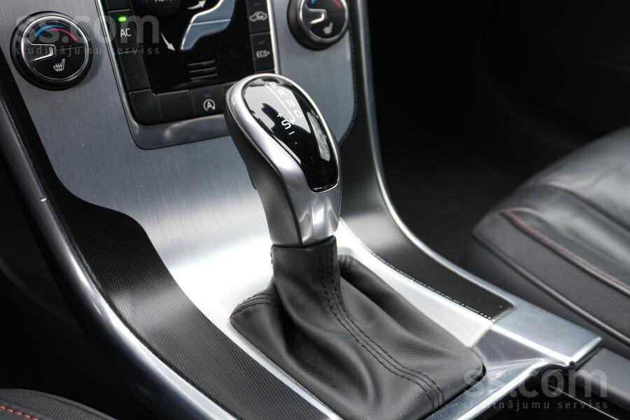 Melns Volvo XC60 2017 Rīga, ar dzinēja tilpumu 2.00 L un nobraukumu 272 tūkst. km par 12890 €, foto 12 vietnē AUTOMOTO.COM.LV