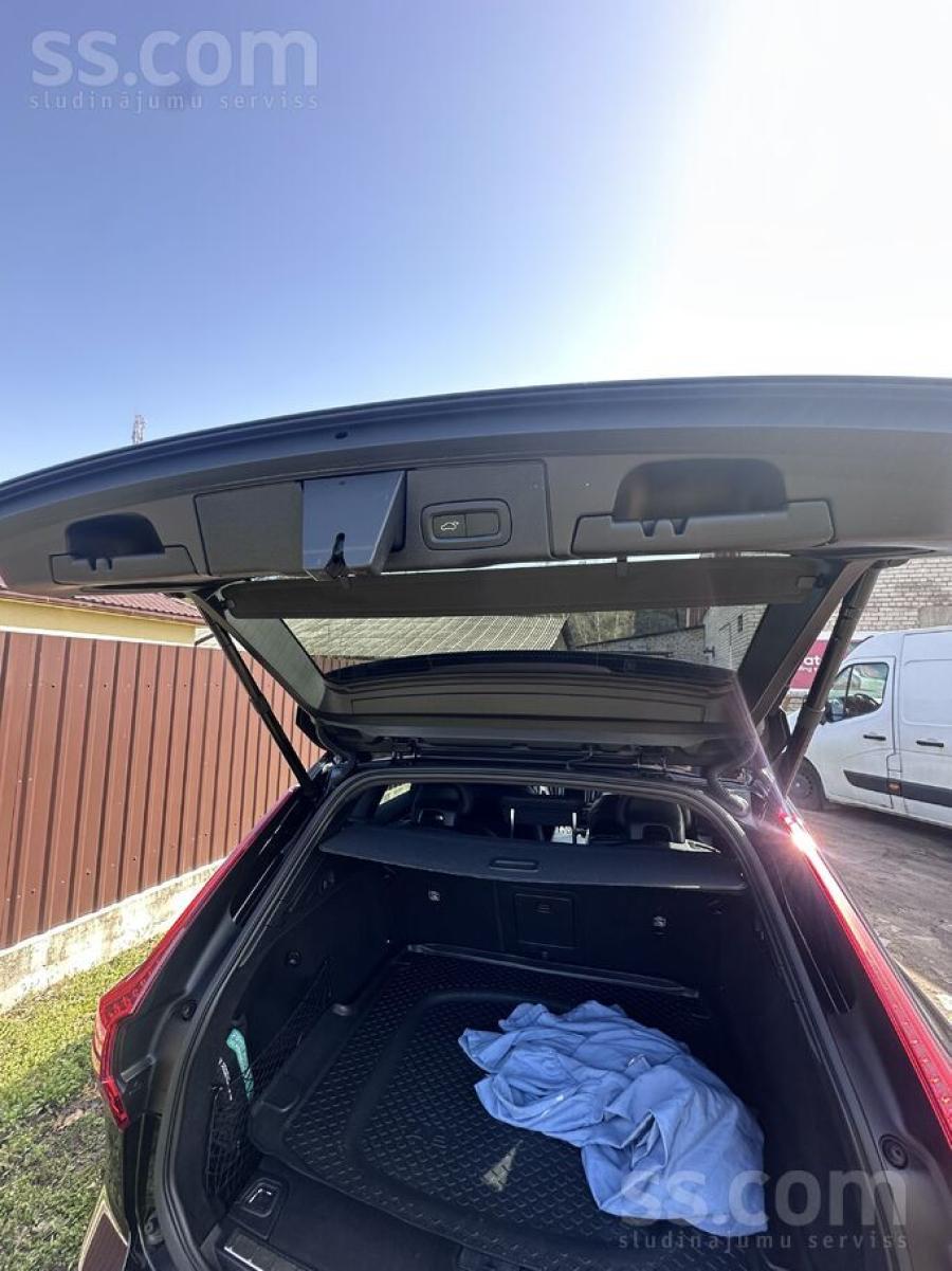 Melns Volvo XC60 2017 Daugavpils, ar dzinēja tilpumu 2.00 L un nobraukumu 157 tūkst. km par 21200 €, foto 9 vietnē AUTOMOTO.COM.LV
