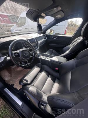 Melns Volvo XC60 2017 Daugavpils, ar dzinēja tilpumu 2.00 L un nobraukumu 157 tūkst. km par 21200 €, foto 14 vietnē AUTOMOTO.COM.LV