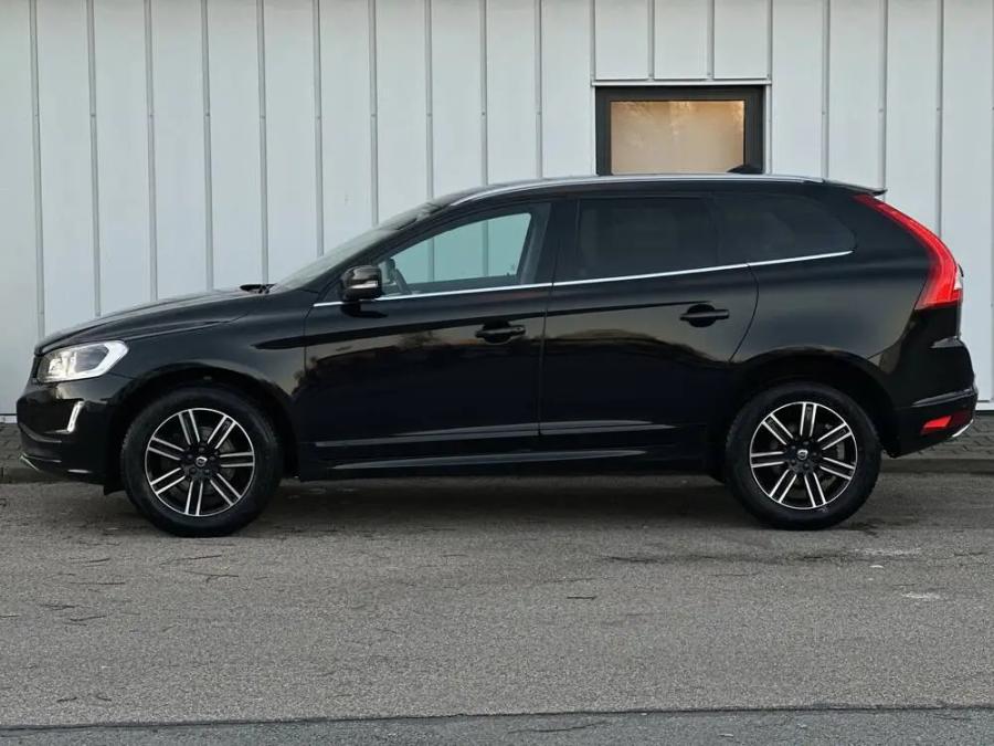 Black Volvo XC60 2017 in Riga, with an engine capacity of 2.40 L and mileage of 208 thousand km for 14500 €, photo 3 on AUTOMOTO.COM.LV