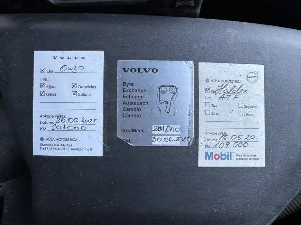 Black Volvo XC60 2017 in Riga, with an engine capacity of 2.40 L and mileage of 208 thousand km for 14500 €, photo 8 on AUTOMOTO.COM.LV