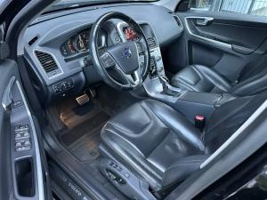 Black Volvo XC60 2017 in Riga, with an engine capacity of 2.40 L and mileage of 208 thousand km for 14500 €, photo 11 on AUTOMOTO.COM.LV