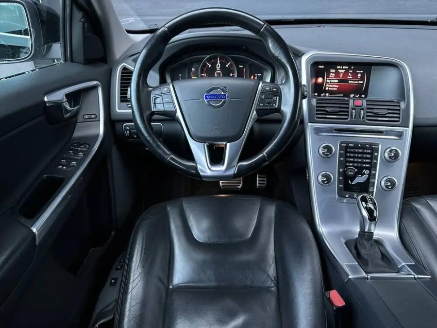 Black Volvo XC60 2017 in Riga, with an engine capacity of 2.40 L and mileage of 208 thousand km for 14500 €, photo 13 on AUTOMOTO.COM.LV