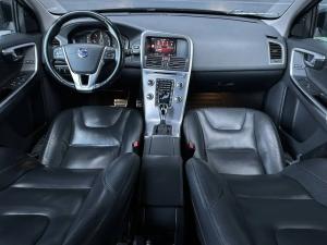 Black Volvo XC60 2017 in Riga, with an engine capacity of 2.40 L and mileage of 208 thousand km for 14500 €, photo 15 on AUTOMOTO.COM.LV
