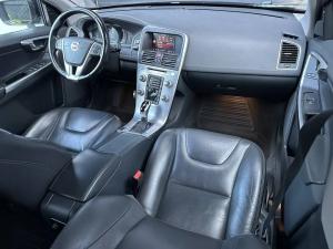 Black Volvo XC60 2017 in Riga, with an engine capacity of 2.40 L and mileage of 208 thousand km for 14500 €, photo 17 on AUTOMOTO.COM.LV
