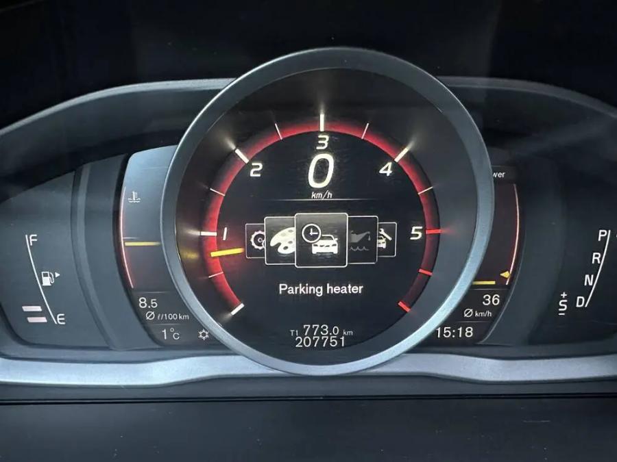 Black Volvo XC60 2017 in Riga, with an engine capacity of 2.40 L and mileage of 208 thousand km for 14500 €, photo 25 on AUTOMOTO.COM.LV