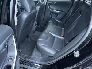 Black Volvo XC60 2017 in Riga, with an engine capacity of 2.40 L and mileage of 208 thousand km for 14500 €, photo 26 on AUTOMOTO.COM.LV
