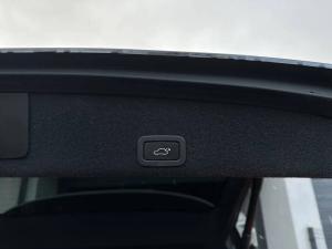Black Volvo XC60 2017 in Riga, with an engine capacity of 2.40 L and mileage of 208 thousand km for 14500 €, photo 28 on AUTOMOTO.COM.LV