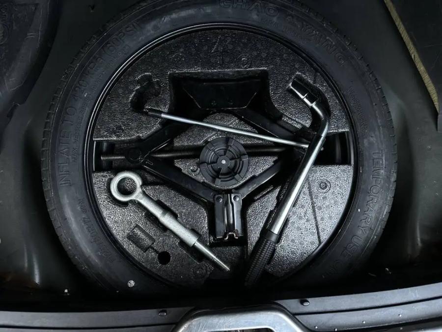 Black Volvo XC60 2017 in Riga, with an engine capacity of 2.40 L and mileage of 208 thousand km for 14500 €, photo 29 on AUTOMOTO.COM.LV