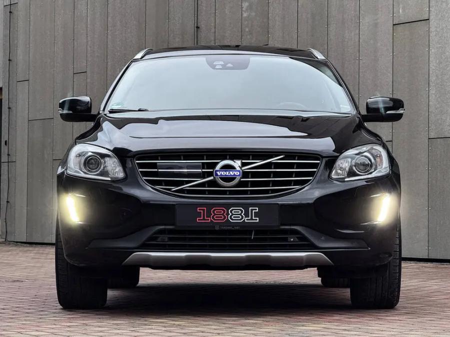 Black Volvo XC60 2017 in Riga, with an engine capacity of 2.40 L and mileage of 279 thousand km for 8200 €, photo 3 on AUTOMOTO.COM.LV