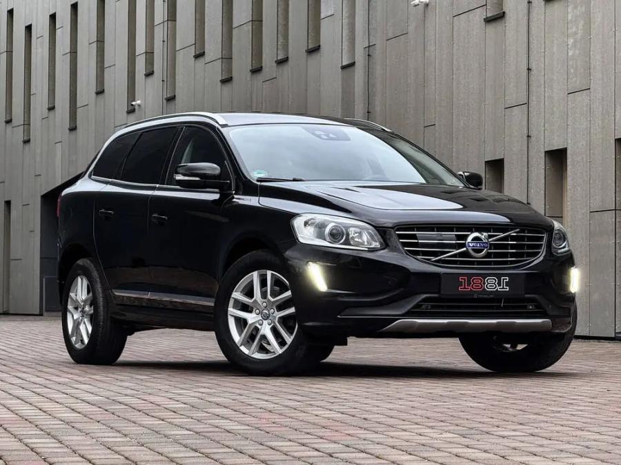 Black Volvo XC60 2017 in Riga, with an engine capacity of 2.40 L and mileage of 279 thousand km for 8200 €, photo 4 on AUTOMOTO.COM.LV