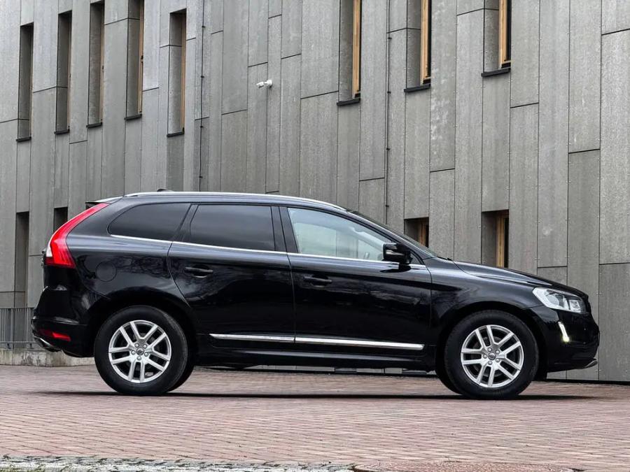 Black Volvo XC60 2017 in Riga, with an engine capacity of 2.40 L and mileage of 279 thousand km for 8200 €, photo 5 on AUTOMOTO.COM.LV