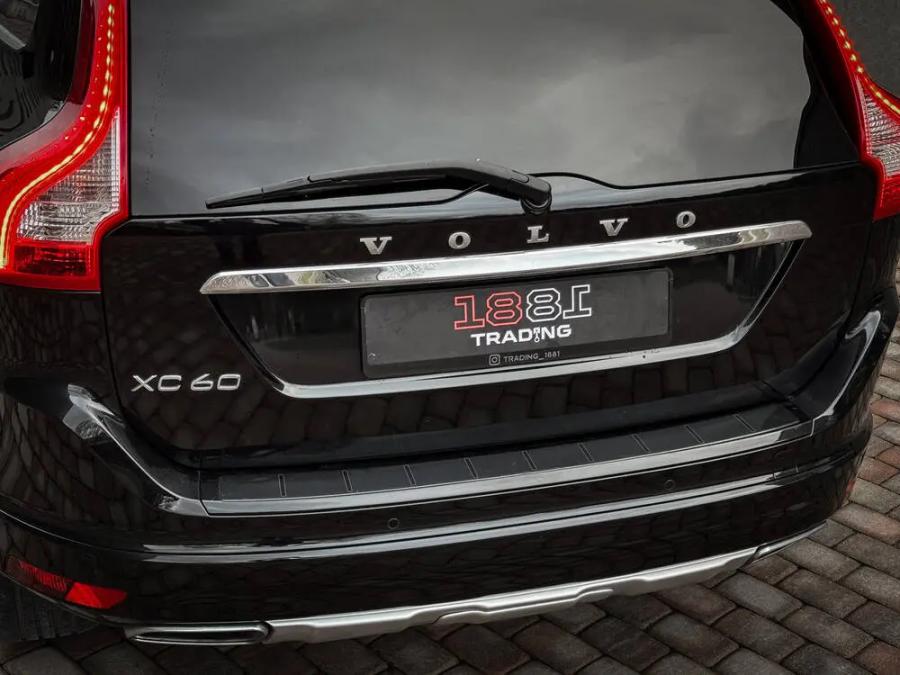 Black Volvo XC60 2017 in Riga, with an engine capacity of 2.40 L and mileage of 279 thousand km for 8200 €, photo 6 on AUTOMOTO.COM.LV