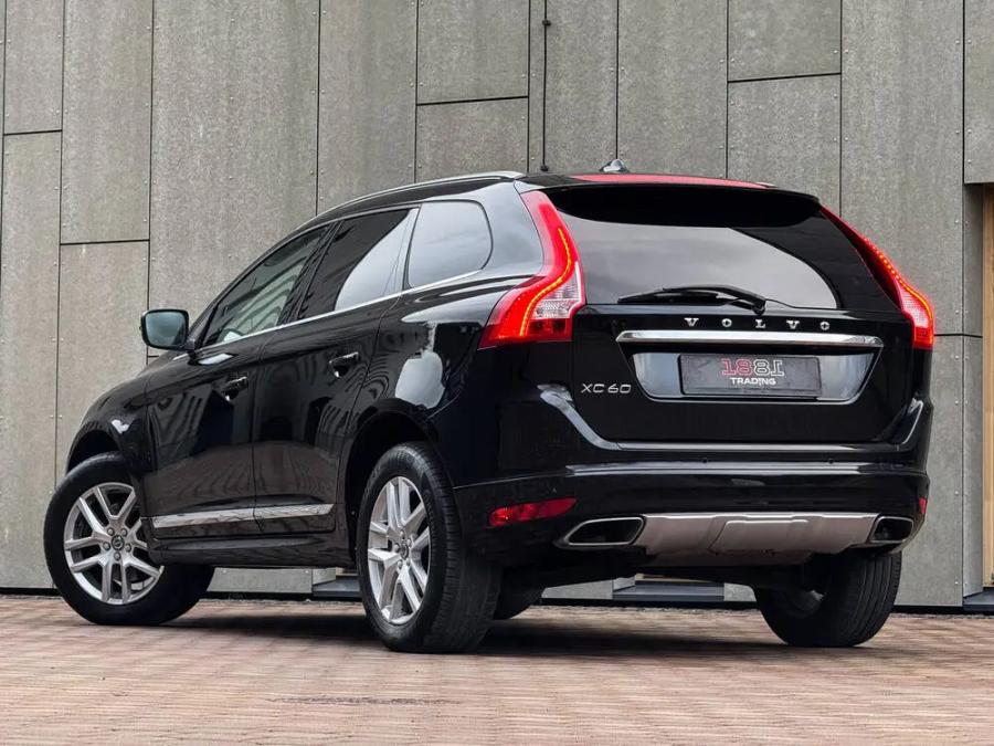 Black Volvo XC60 2017 in Riga, with an engine capacity of 2.40 L and mileage of 279 thousand km for 8200 €, photo 7 on AUTOMOTO.COM.LV