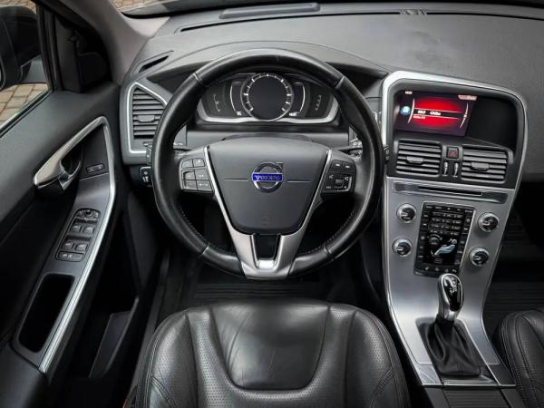 Melns Volvo XC60 2017 Rīga, ar dzinēja tilpumu 2.40 L un nobraukumu 279 tūkst. km par 8200 €, foto 8 vietnē AUTOMOTO.COM.LV