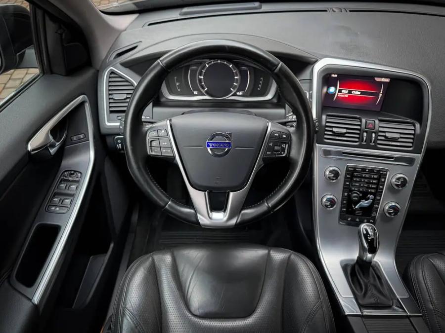 Black Volvo XC60 2017 in Riga, with an engine capacity of 2.40 L and mileage of 279 thousand km for 8200 €, photo 9 on AUTOMOTO.COM.LV