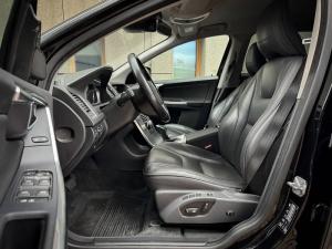 Black Volvo XC60 2017 in Riga, with an engine capacity of 2.40 L and mileage of 279 thousand km for 8200 €, photo 13 on AUTOMOTO.COM.LV
