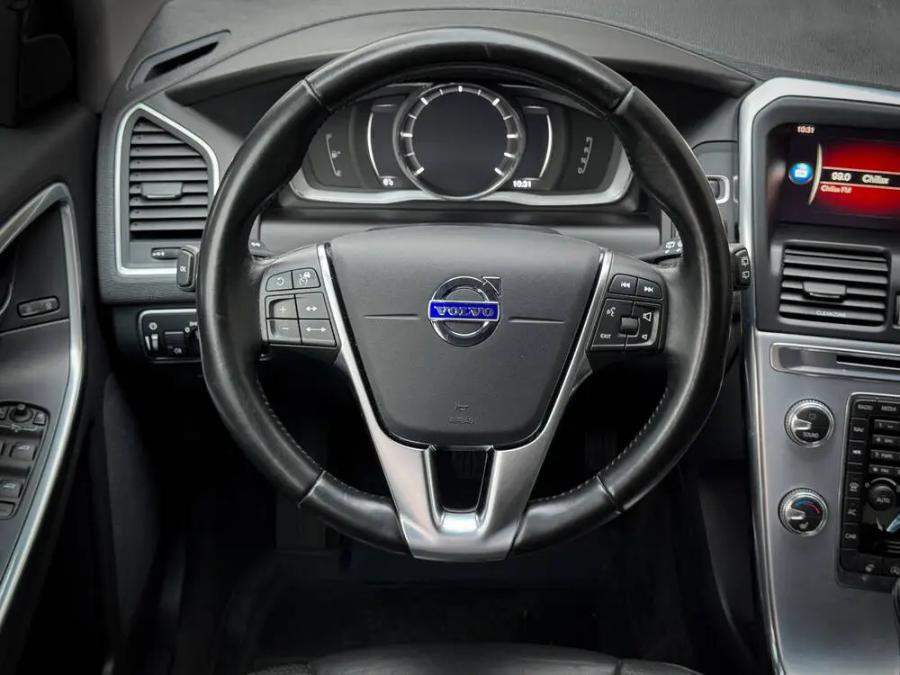 Black Volvo XC60 2017 in Riga, with an engine capacity of 2.40 L and mileage of 279 thousand km for 8200 €, photo 14 on AUTOMOTO.COM.LV