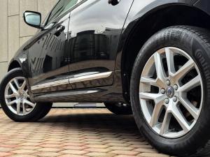 Black Volvo XC60 2017 in Riga, with an engine capacity of 2.40 L and mileage of 279 thousand km for 8200 €, photo 18 on AUTOMOTO.COM.LV