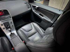 Black Volvo XC60 2017 in Riga, with an engine capacity of 2.40 L and mileage of 279 thousand km for 8200 €, photo 20 on AUTOMOTO.COM.LV