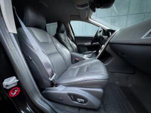 Black Volvo XC60 2017 in Riga, with an engine capacity of 2.40 L and mileage of 279 thousand km for 8200 €, photo 21 on AUTOMOTO.COM.LV