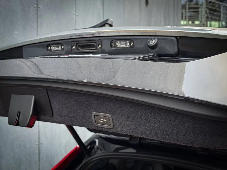 Black Volvo XC60 2017 in Riga, with an engine capacity of 2.40 L and mileage of 279 thousand km for 8200 €, photo 22 on AUTOMOTO.COM.LV