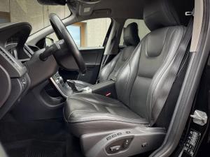 Black Volvo XC60 2017 in Riga, with an engine capacity of 2.40 L and mileage of 279 thousand km for 8200 €, photo 29 on AUTOMOTO.COM.LV