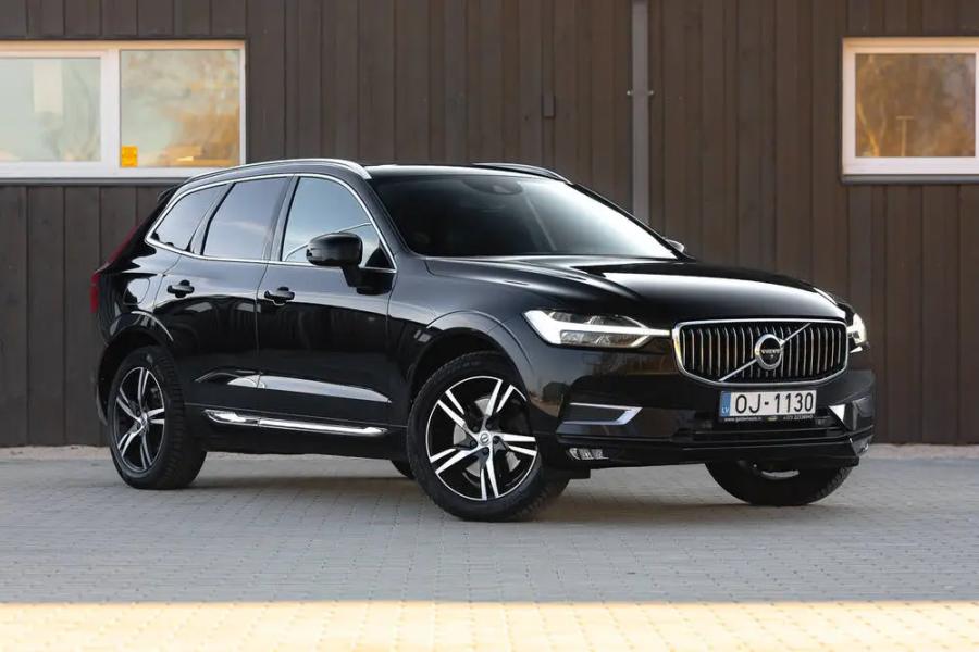 Black Volvo XC60 2017 in Jelgava, with an engine capacity of 2.00 L and mileage of 220 thousand km for 21700 €, photo 3 on AUTOMOTO.COM.LV