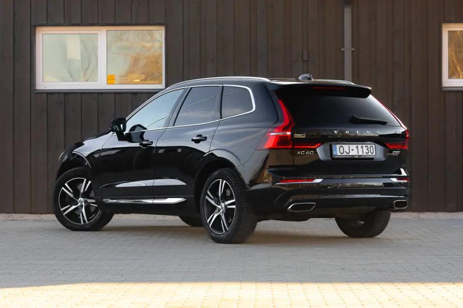 Black Volvo XC60 2017 in Jelgava, with an engine capacity of 2.00 L and mileage of 220 thousand km for 21700 €, photo 5 on AUTOMOTO.COM.LV