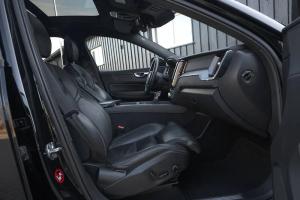 Black Volvo XC60 2017 in Jelgava, with an engine capacity of 2.00 L and mileage of 220 thousand km for 21700 €, photo 10 on AUTOMOTO.COM.LV