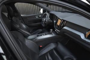 Black Volvo XC60 2017 in Jelgava, with an engine capacity of 2.00 L and mileage of 220 thousand km for 21700 €, photo 11 on AUTOMOTO.COM.LV