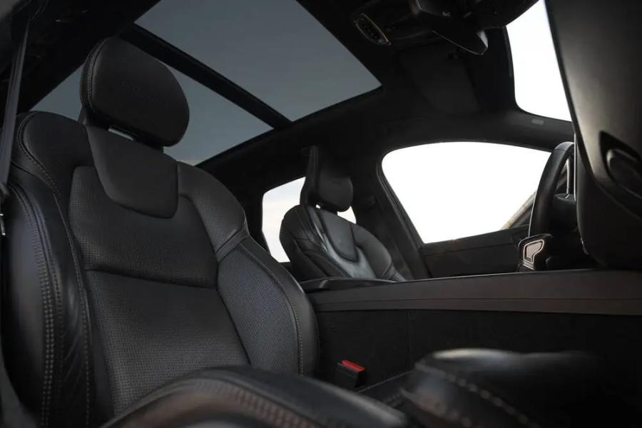 Black Volvo XC60 2017 in Jelgava, with an engine capacity of 2.00 L and mileage of 220 thousand km for 21700 €, photo 12 on AUTOMOTO.COM.LV