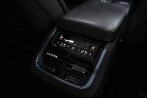 Black Volvo XC60 2017 in Jelgava, with an engine capacity of 2.00 L and mileage of 220 thousand km for 21700 €, photo 14 on AUTOMOTO.COM.LV