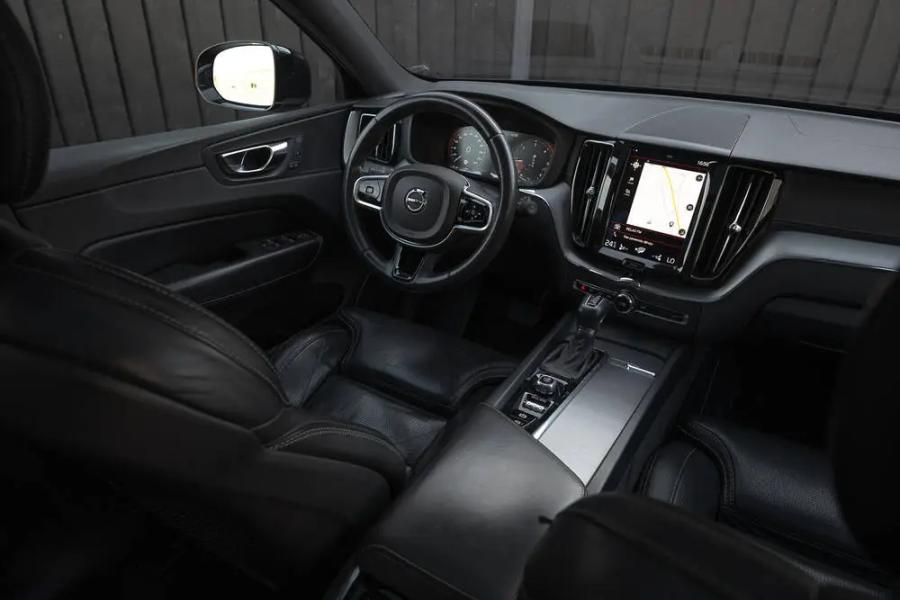 Black Volvo XC60 2017 in Jelgava, with an engine capacity of 2.00 L and mileage of 220 thousand km for 21700 €, photo 15 on AUTOMOTO.COM.LV