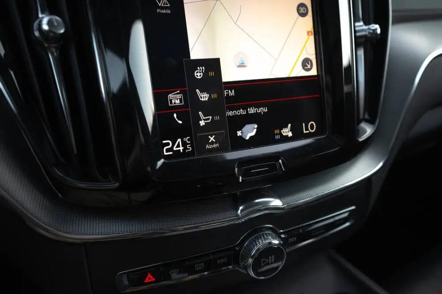 Black Volvo XC60 2017 in Jelgava, with an engine capacity of 2.00 L and mileage of 220 thousand km for 21700 €, photo 19 on AUTOMOTO.COM.LV