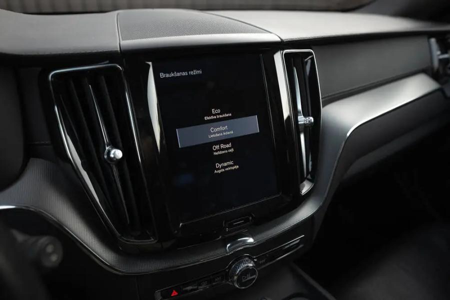 Black Volvo XC60 2017 in Jelgava, with an engine capacity of 2.00 L and mileage of 220 thousand km for 21700 €, photo 22 on AUTOMOTO.COM.LV