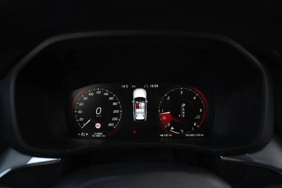 Black Volvo XC60 2017 in Jelgava, with an engine capacity of 2.00 L and mileage of 220 thousand km for 21700 €, photo 23 on AUTOMOTO.COM.LV