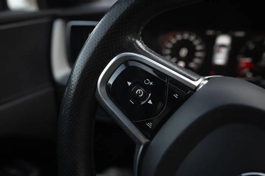 Black Volvo XC60 2017 in Jelgava, with an engine capacity of 2.00 L and mileage of 220 thousand km for 21700 €, photo 24 on AUTOMOTO.COM.LV