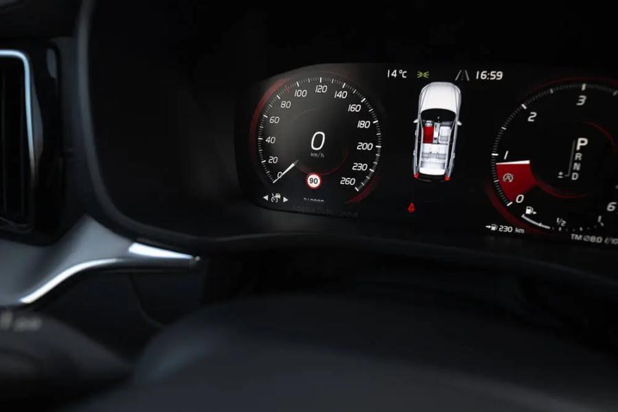Black Volvo XC60 2017 in Jelgava, with an engine capacity of 2.00 L and mileage of 220 thousand km for 21700 €, photo 25 on AUTOMOTO.COM.LV