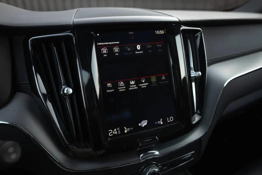 Black Volvo XC60 2017 in Jelgava, with an engine capacity of 2.00 L and mileage of 220 thousand km for 21700 €, photo 28 on AUTOMOTO.COM.LV
